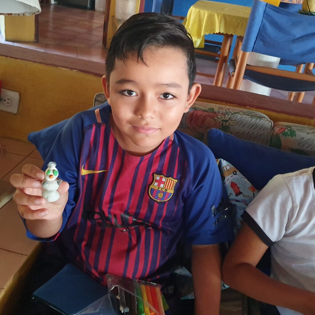 New backpacks for the Kids in Barra de Santiago - Airline Ambassadors ...
